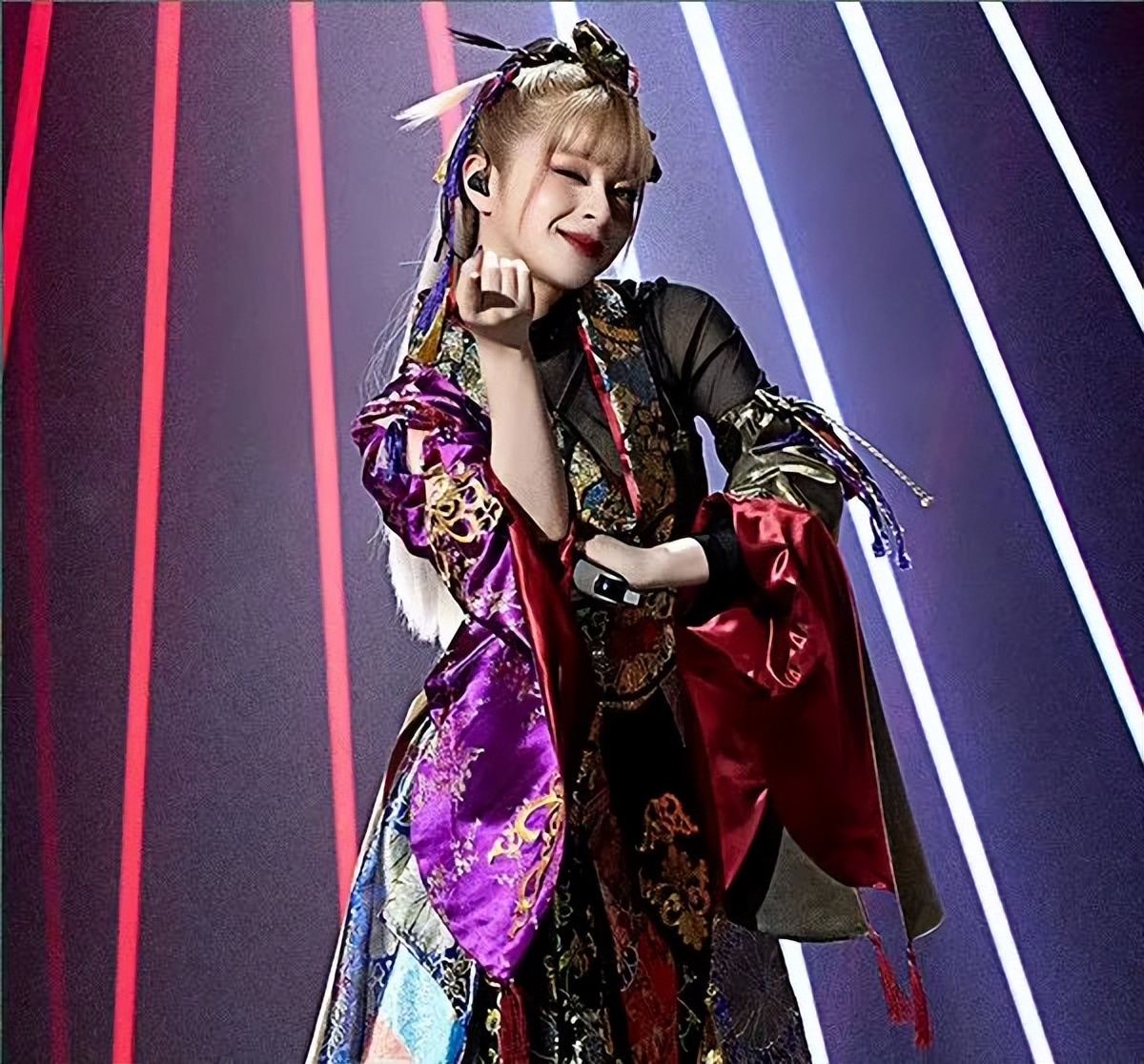 Female star, greasy? ? ? - iMedia