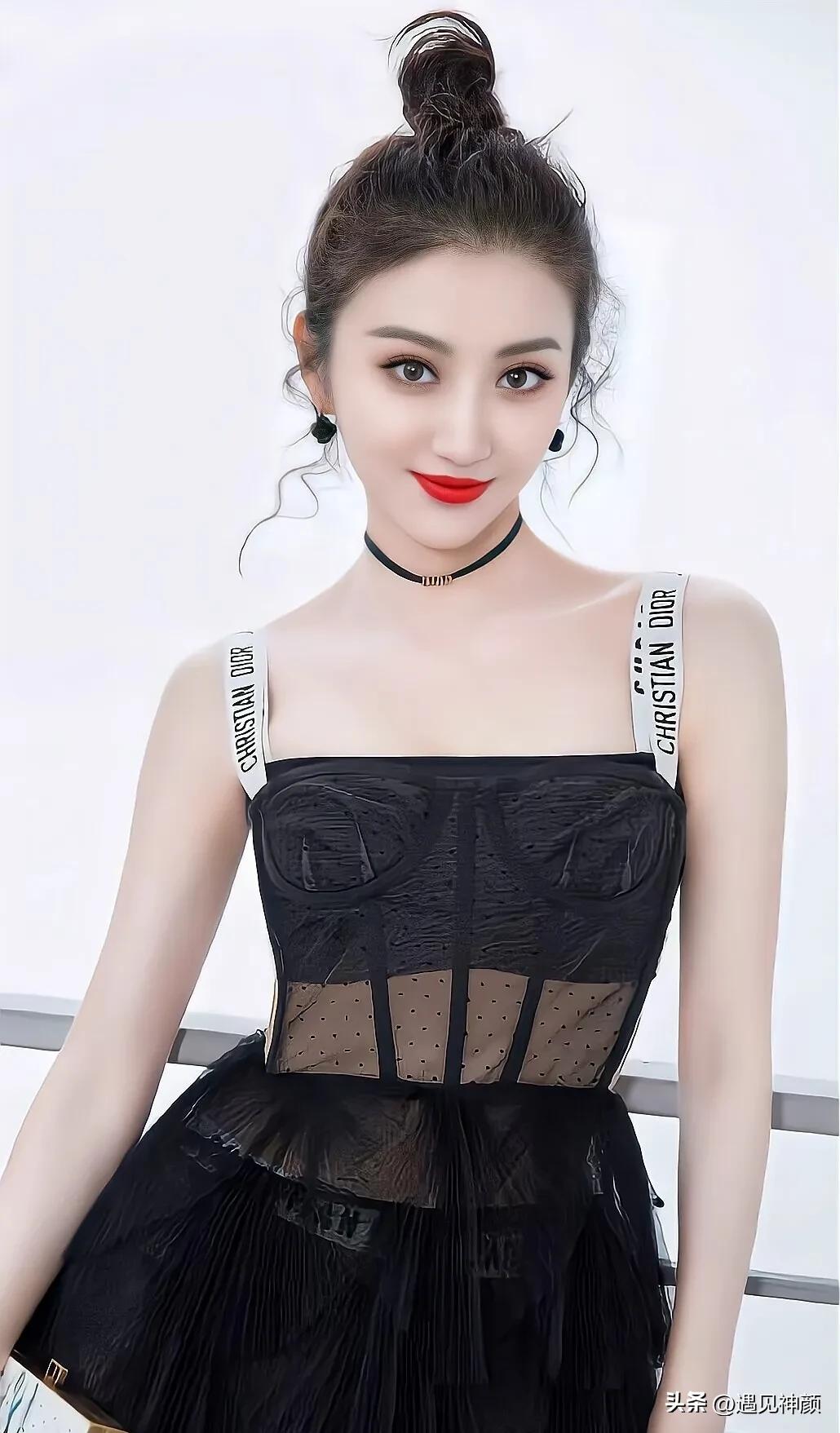 Jing Tian, with a plump body and excellent temperament, is a proper ...