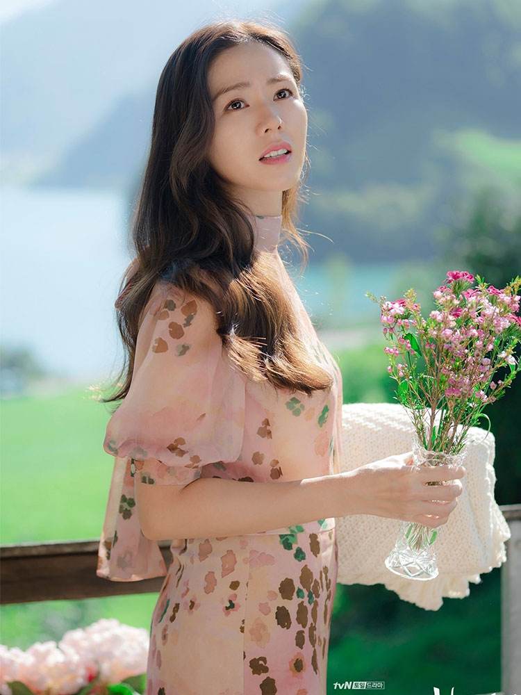 The most beautiful goddess in Korea - Son Ye Jin - iNEWS