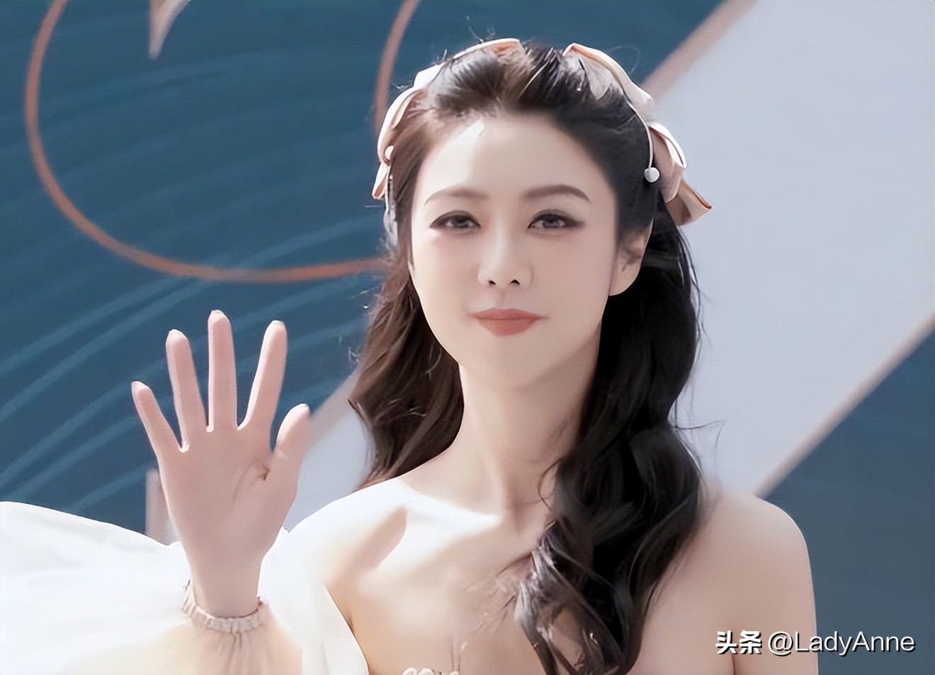 Forty minus twenty, Fiona Sit's girlishness is praise or shackles - iMedia