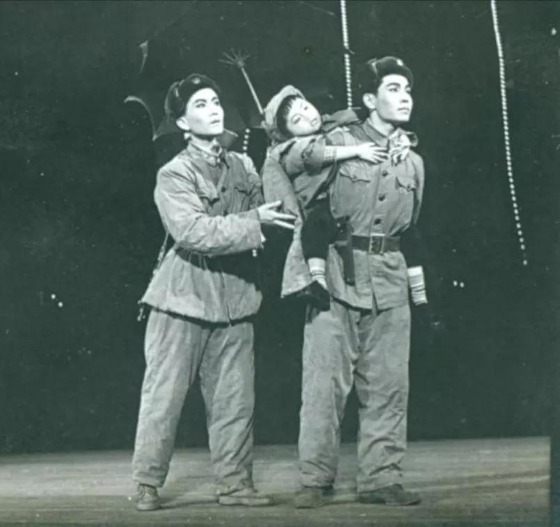 A "dedicated" and "helpful" Shanghai opera national first-class actor ...