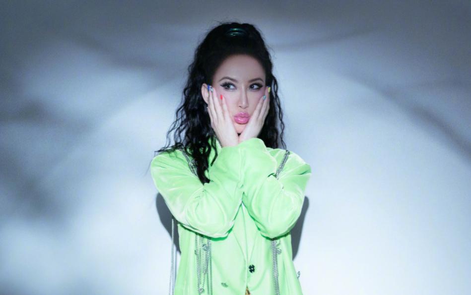 Coco Li went on a hot search, revealing the reason why "The Voice of ...