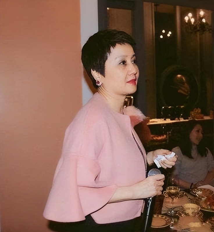 A dance won the "King of Gambling" and gave birth to 5 children in 10 ...