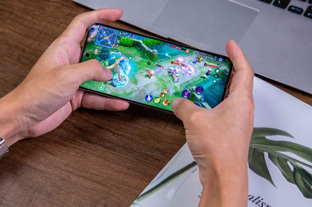 Reno12 user experience report: Super beautiful small straight screen ...