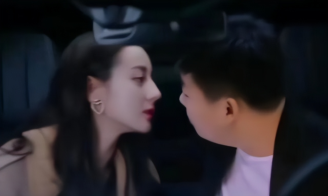 A video of a male internet celebrity's vulgar and fun composite kissing ...