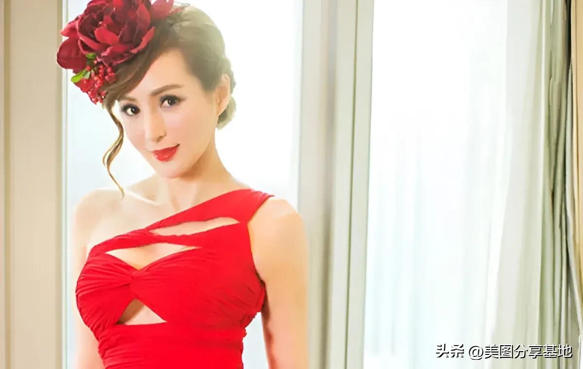 Sometimes "mature women" are more attractive than girls. Early Miss ...