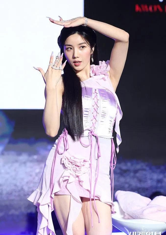 Concubine Quan Eun, who debuted three times in South Korea, looks sweet ...