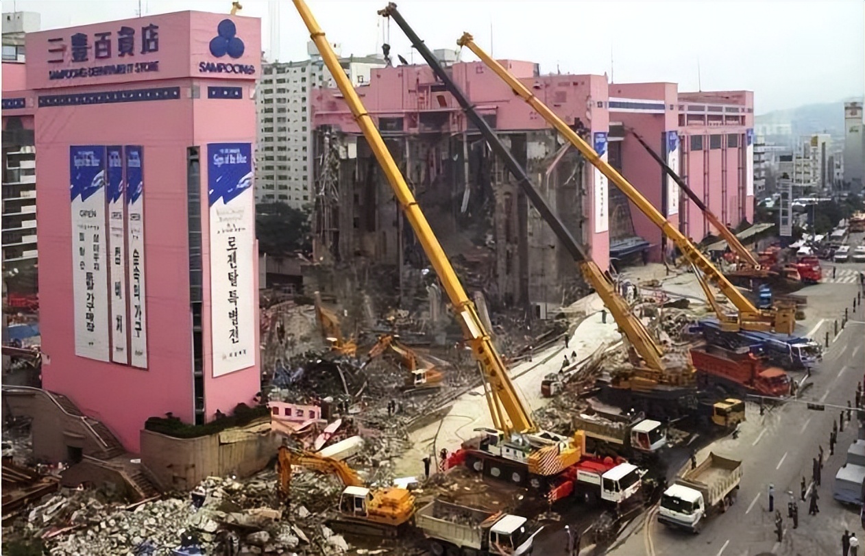 The 1995 Sampoong Department Store collapse in South Korea killed 502 ...