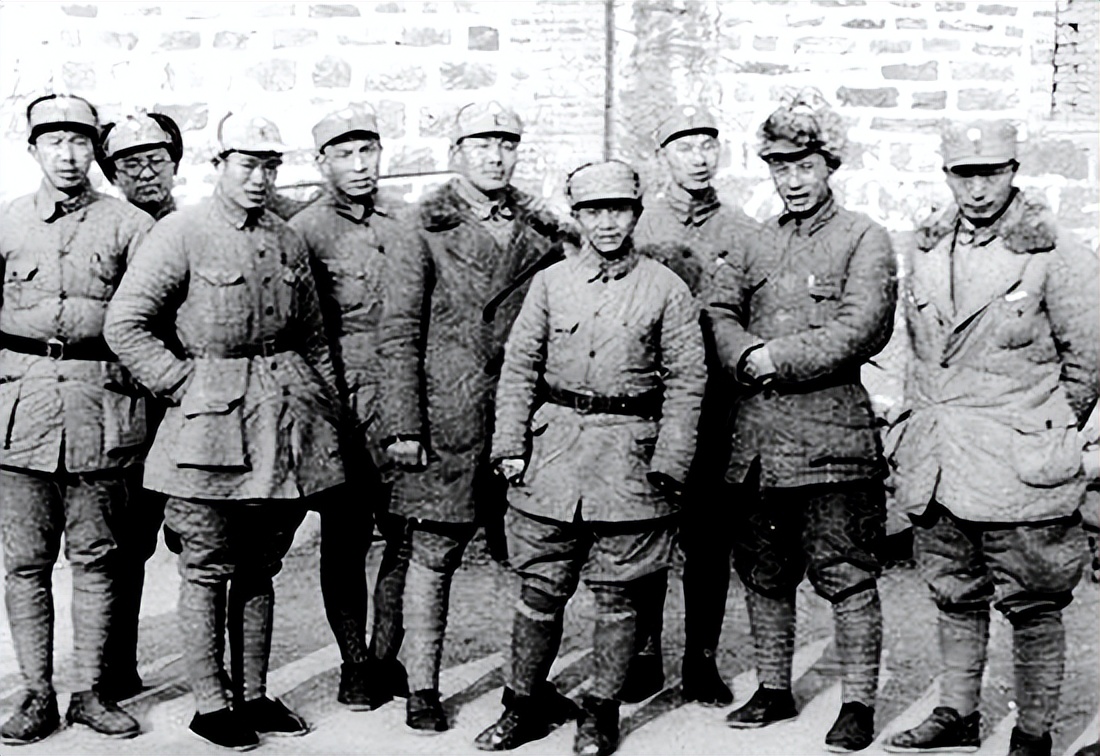 When Gu Mu visited Japan in 1979, his mother pointed at the TV and ...