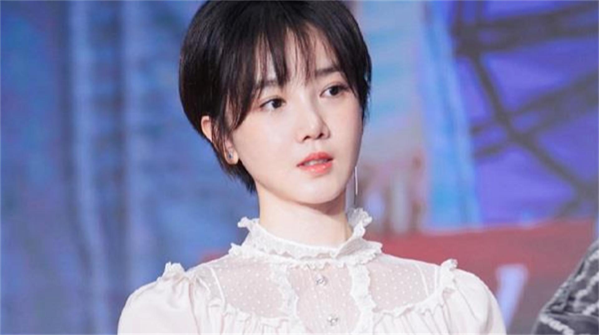 She is known as the "Goddess of Su Yan", she has exposed herself to ...