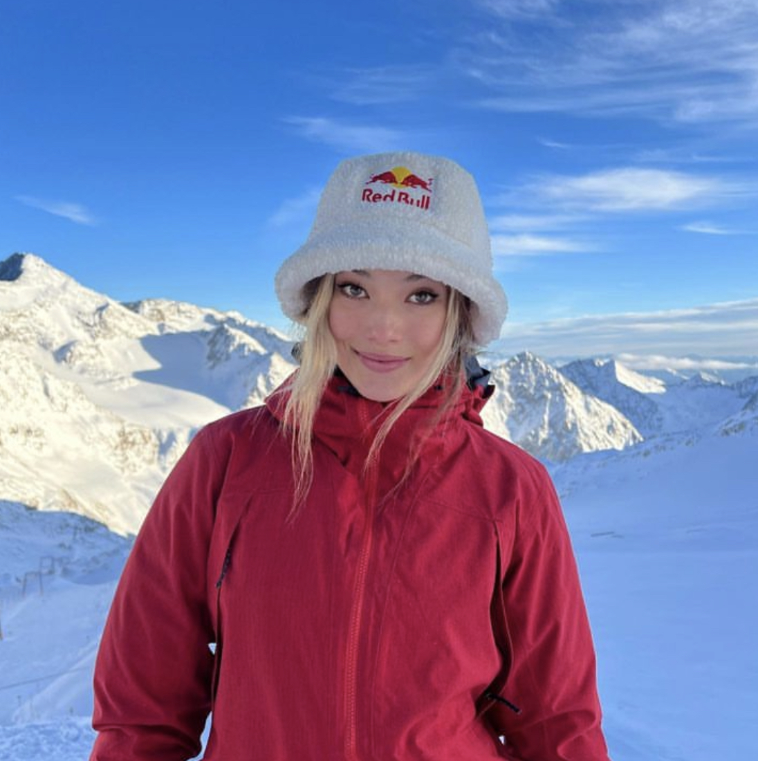 Lin Jianyue's daughter posted a photo with Gu Ailing, the two have the ...