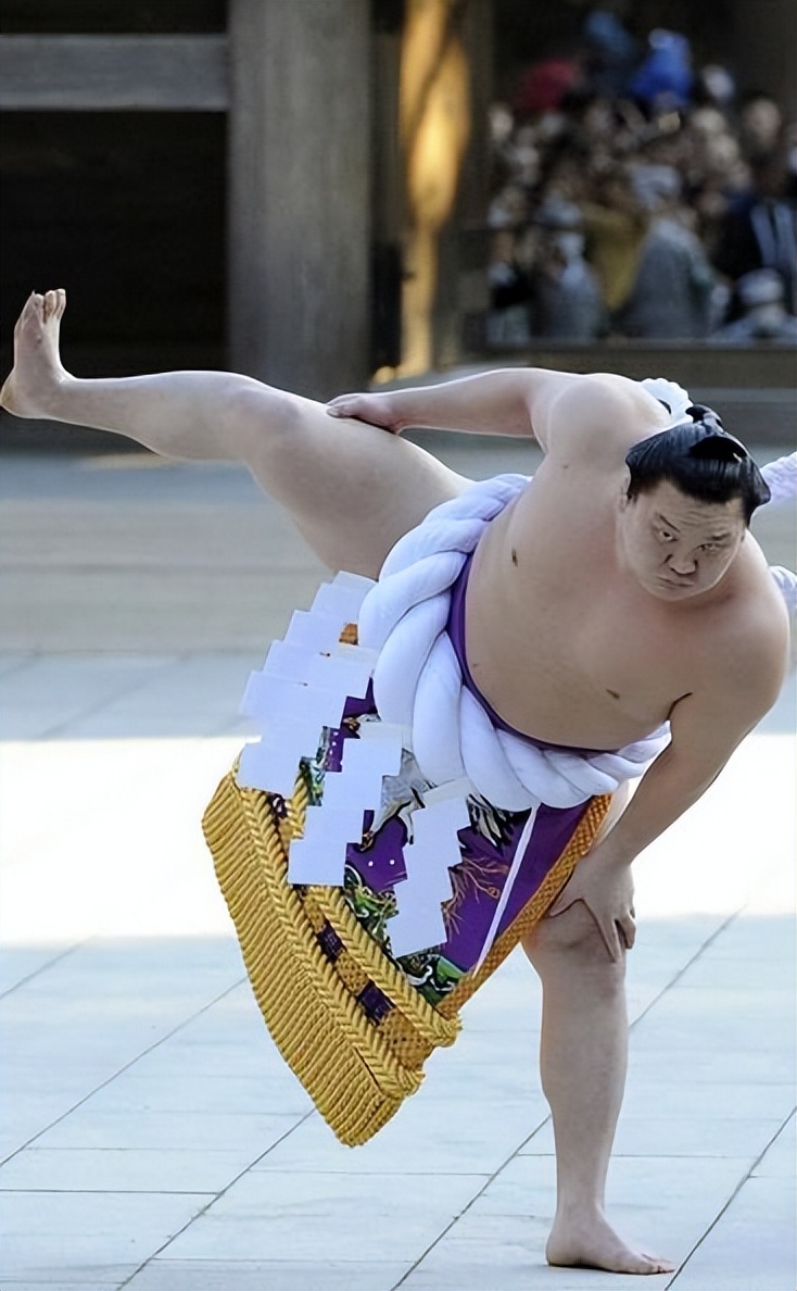 How well are Japanese sumo wrestlers treated?The annual salary is over ...