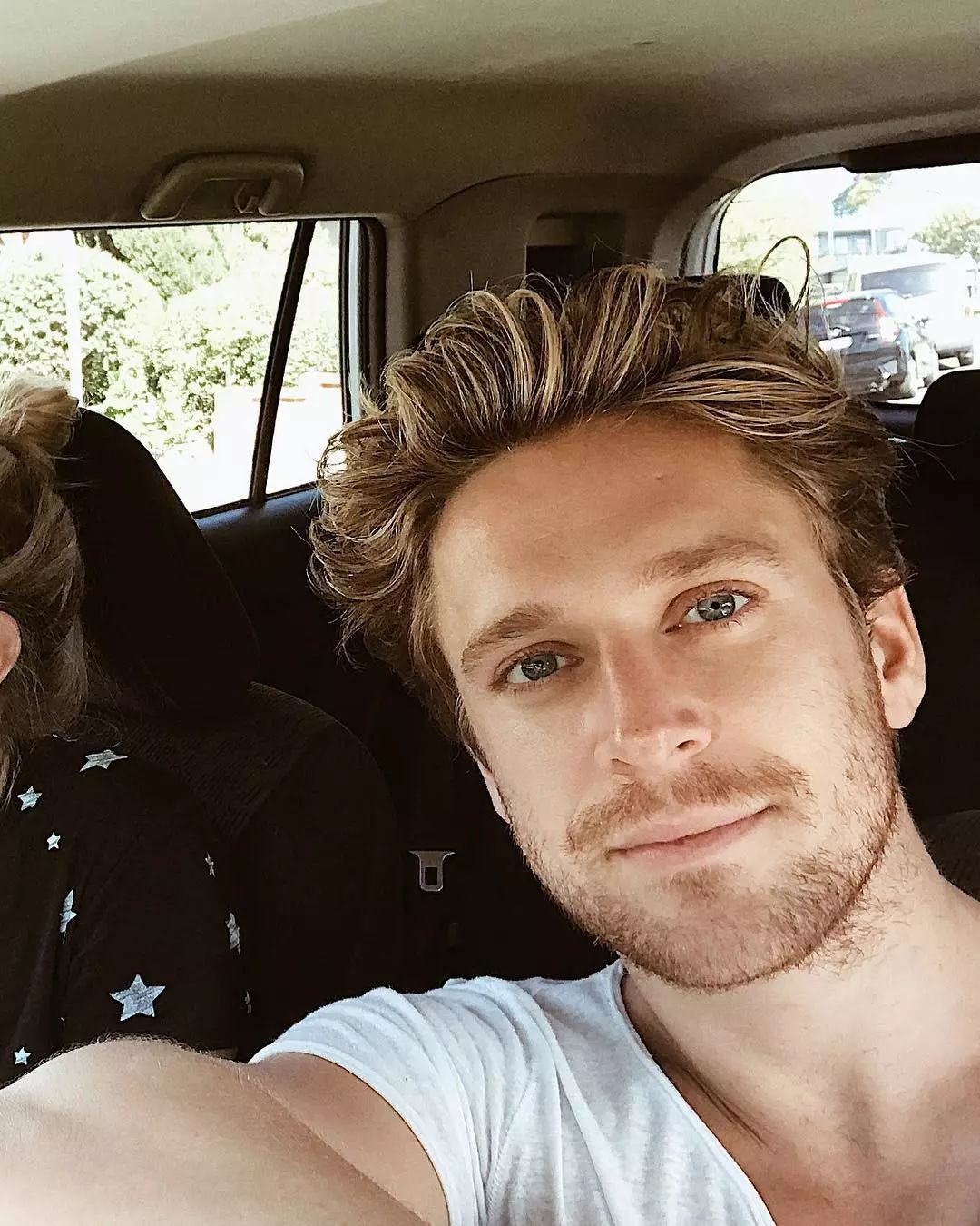 Australian male model Rogers is a fan of spicy chicken, does this count ...