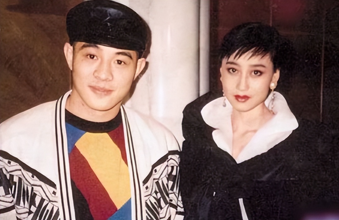 Jet Li posted a recent photo of his wife, 61-year-old Li Zhi is aging ...