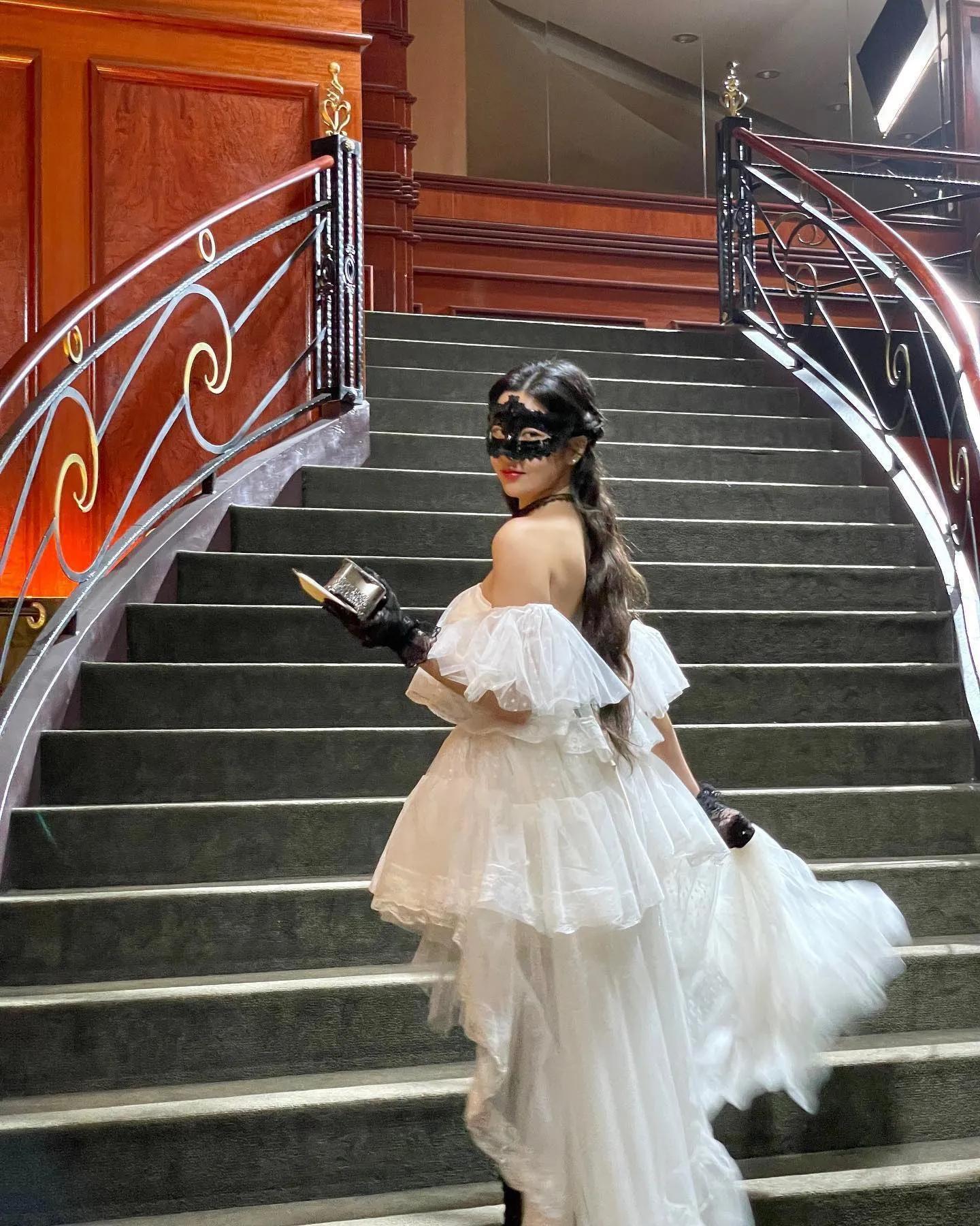 To be beautiful to die!Quan Enfei updated dynamic dress photos on the ...