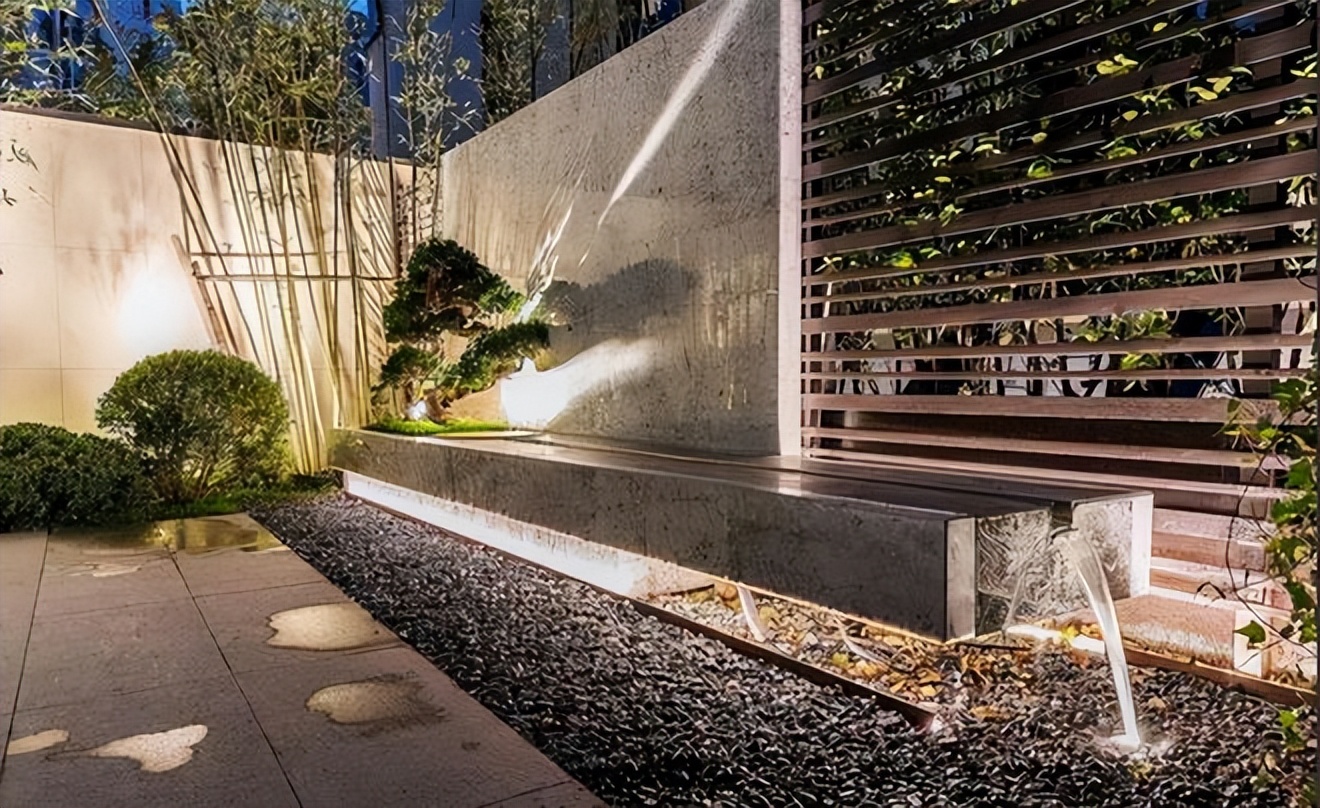 Don't make the setting flat, the yard with added layers will be more ...
