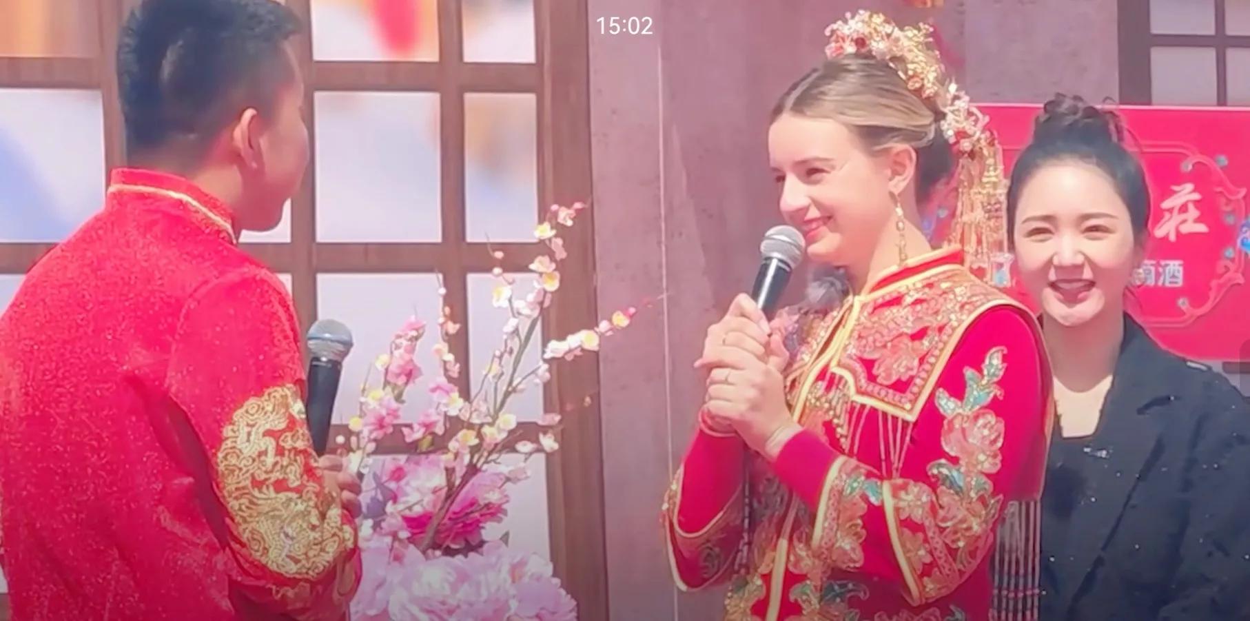 Ah Nan carried the big sedan chair eight times to marry Xiao Dasha ...