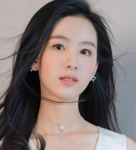 Chen Duling was praised for being more beautiful than Bailu, and Bailu ...