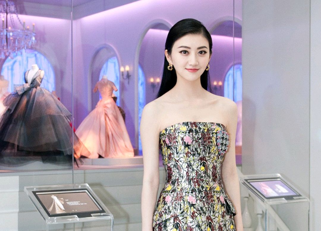 The famous paparazzi once again revealed that Zhang Jike once sent Jing Tian's private photos of ...