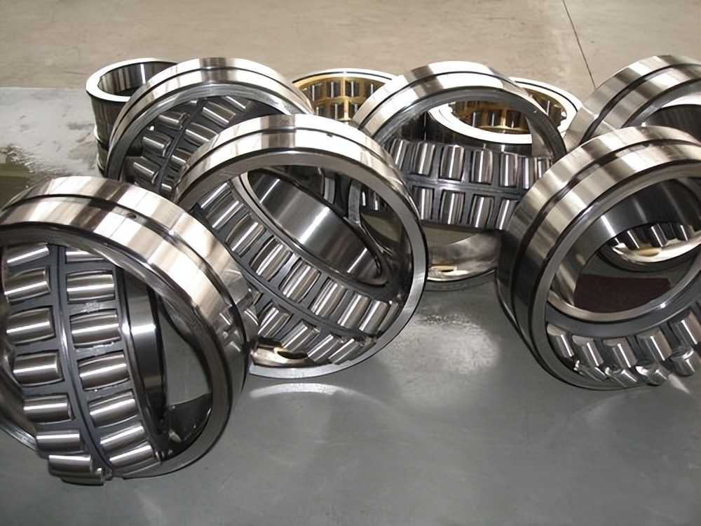 Dynamic characteristics of cylindrical roller bearings with elastic ...