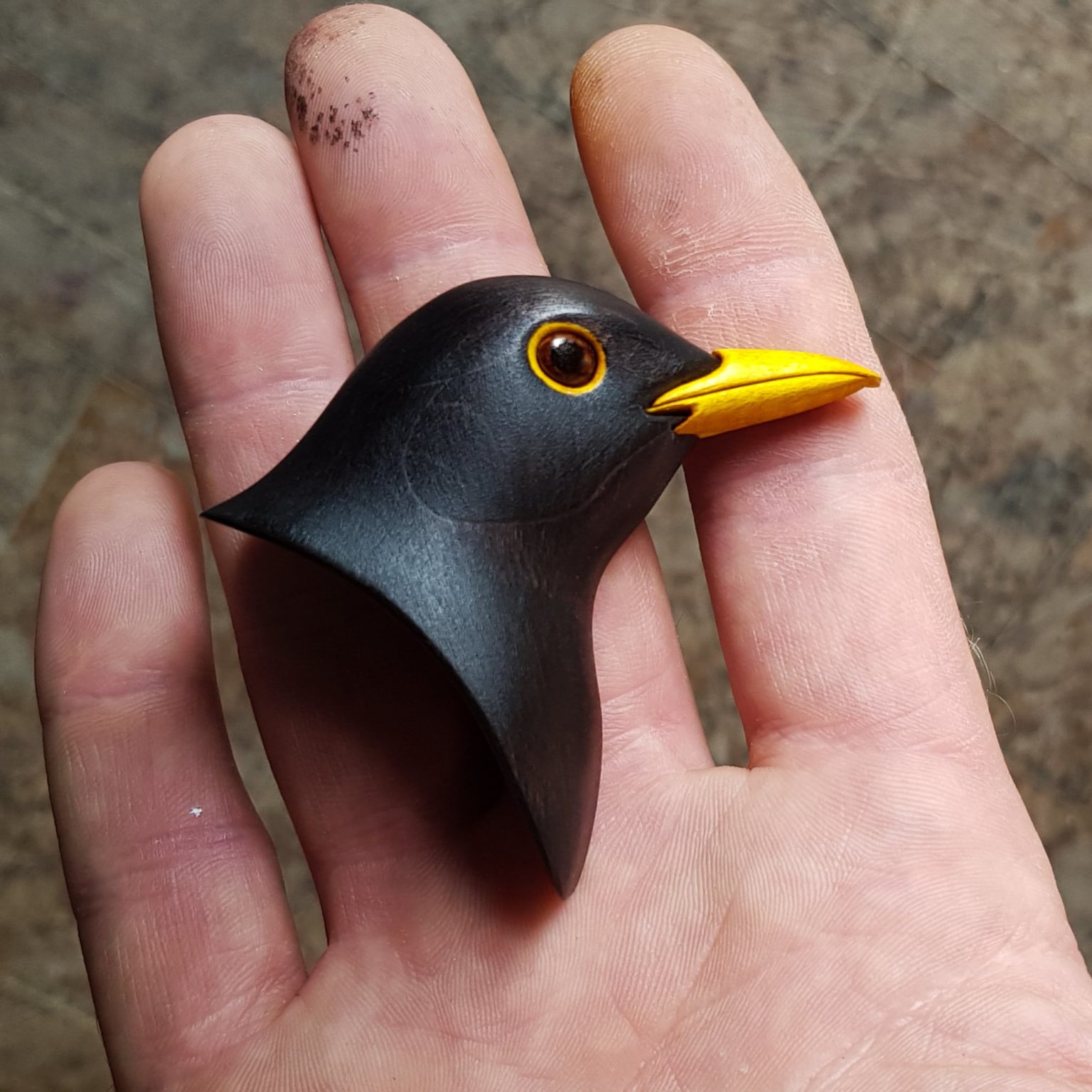 Super realistic bird body structure wood carving art - iNEWS