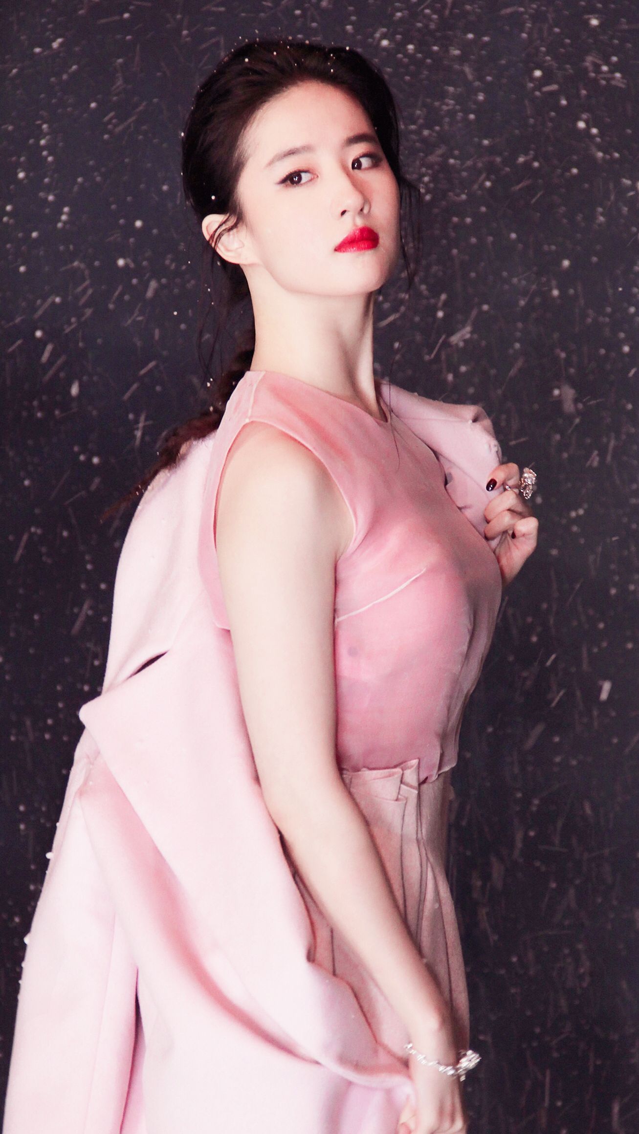 Liu Yifei, actress and singer - iNEWS