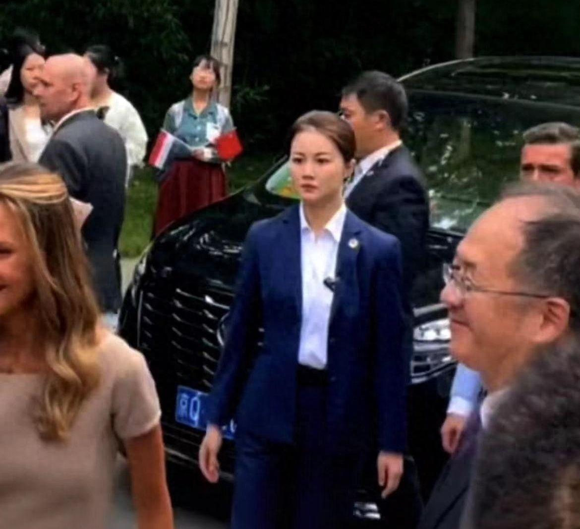 The female bodyguard of Zhongnanhai has become popular! She personally ...