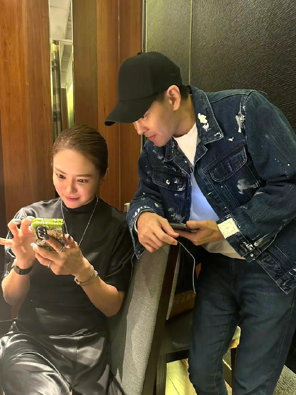 Lin Zhiying and Liu Hana are in the same frame again after 16 years ...