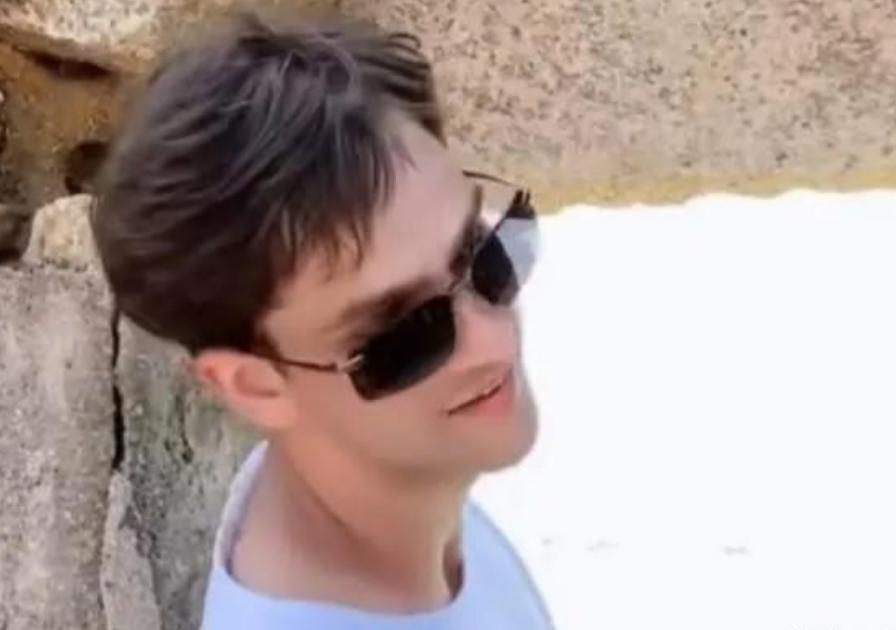 A foreign male model married a Chinese divorced mother 16 years older ...