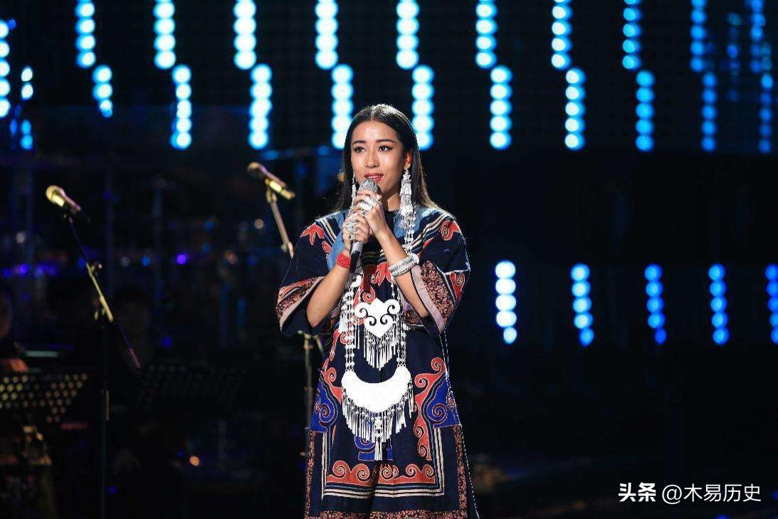 Jike Junyi: Selling miserably to show off his wealth as a mistress, the "simple" persona ...