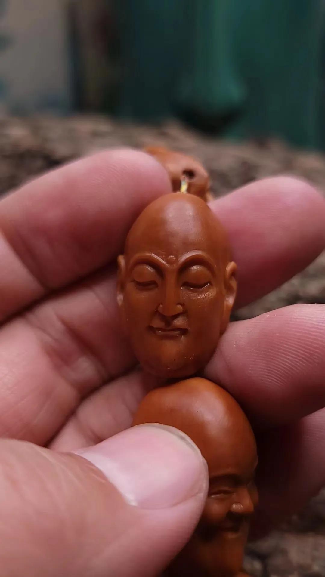 "Single-sided Arhat" olive stone carving - iNEWS