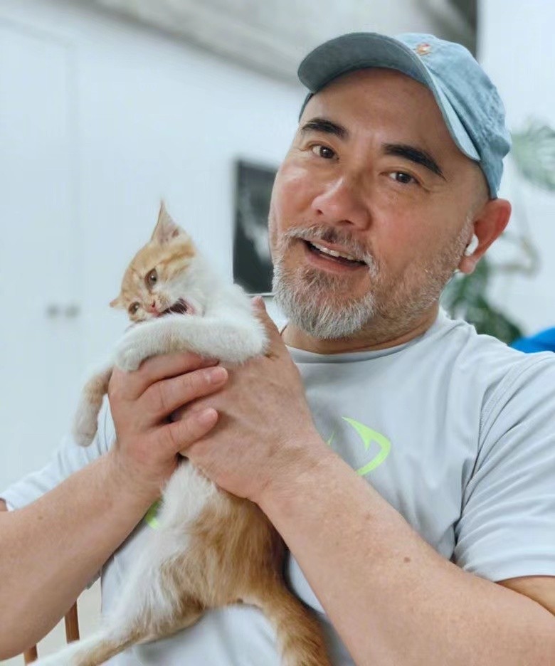 Chen Hong, Zhou Xun is interested in him, but he chooses to be single ...