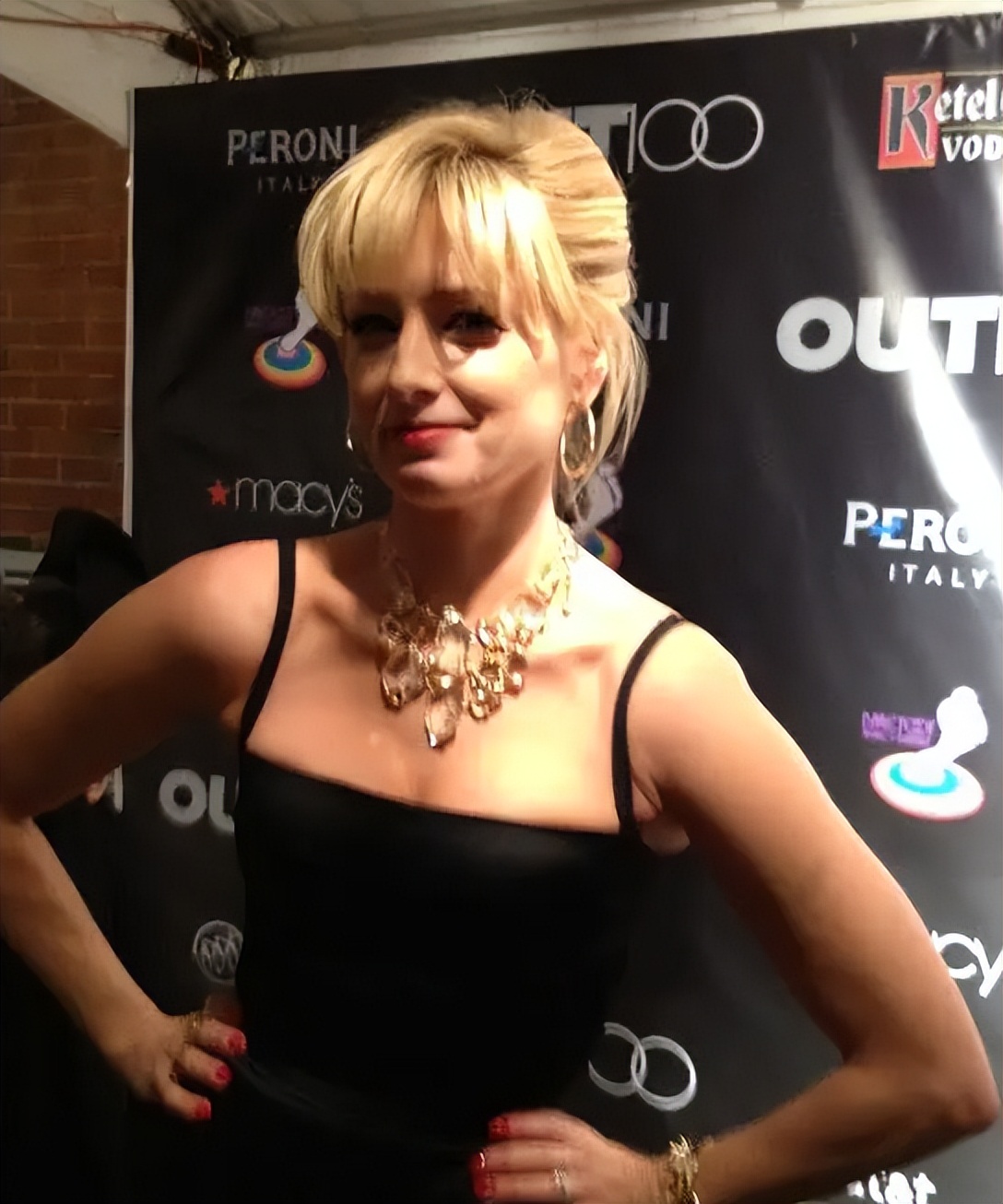 Life on stage, how does Catherine La Naza perform with the charm of ...