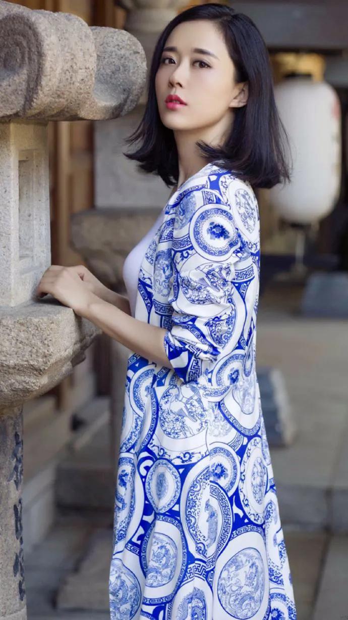 Yan Danchen: Qingyan and refined, peerless beauty - iNEWS