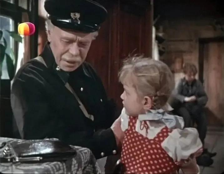 World Movie (0329) Soviet movie "Little Lina Searching for Her Father ...