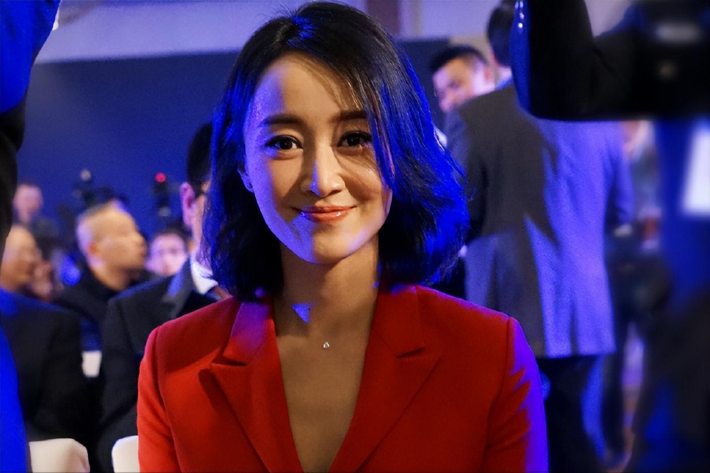 Hosted the Spring Festival Gala at the age of 24, and was forced to ...