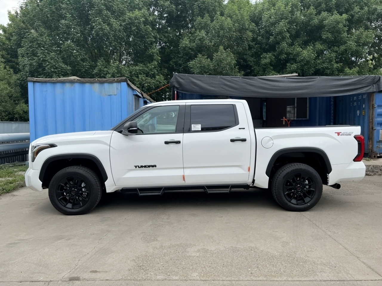 Tundra 22 3.5T SR5 TSS Blackened Off-Road Special Package - iNEWS