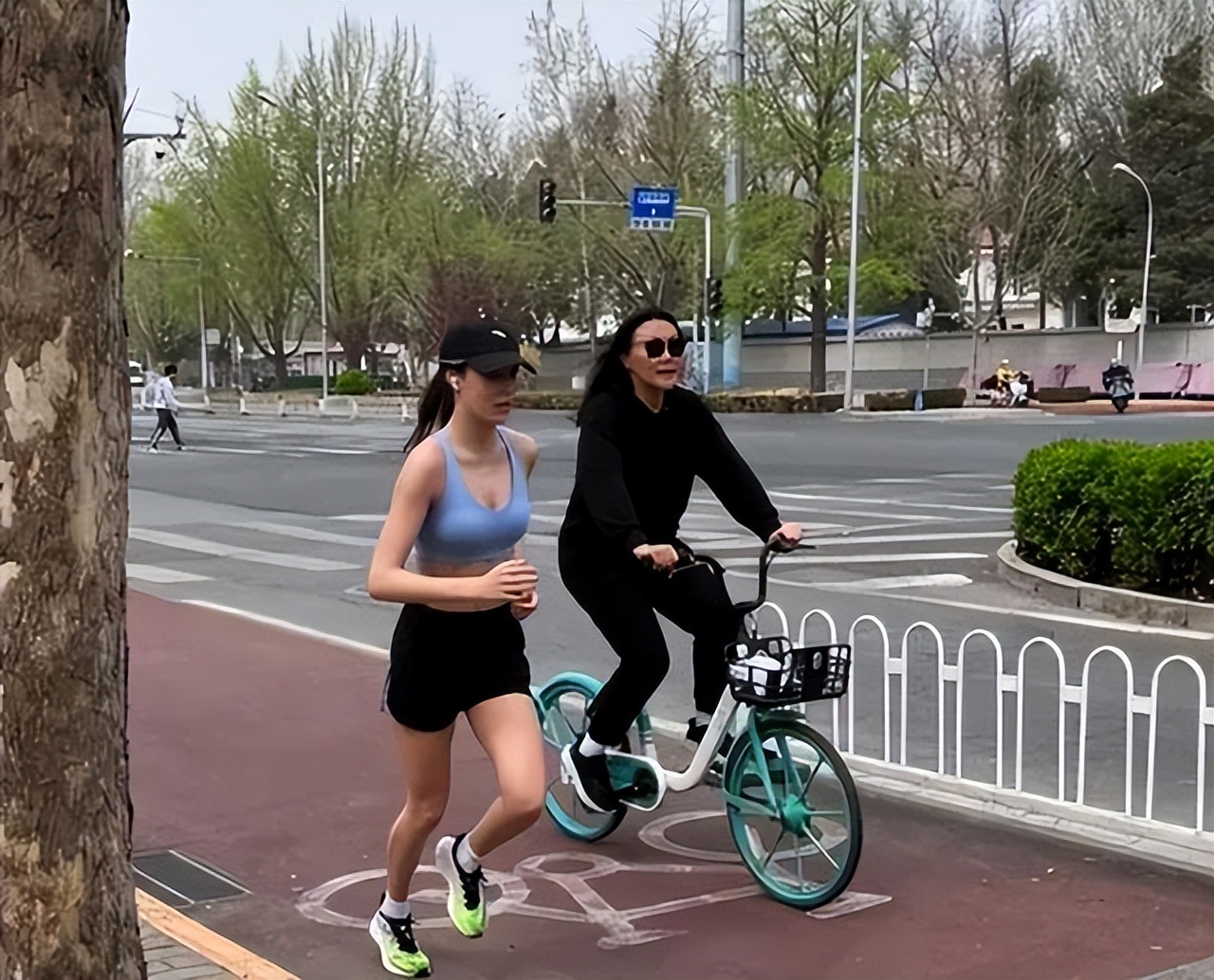 Gu Ailing, who weighs 130 pounds, is beautiful and confident, and she ...