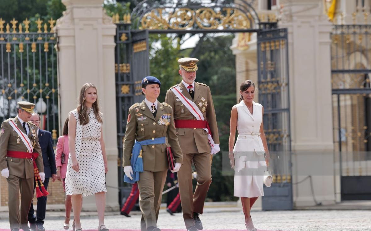 18-year-old Leonor's new business photos are beautiful! Princess Royal ...