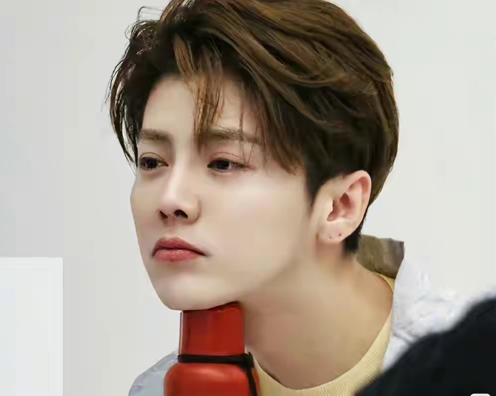 Luhan travels in Japan, Guan Xiaotong is stunning on the red carpet in ...