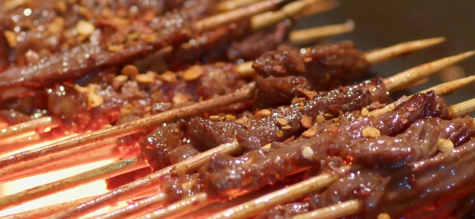 The saliva keeps drooling and the stomach keeps groaning, watch the ...