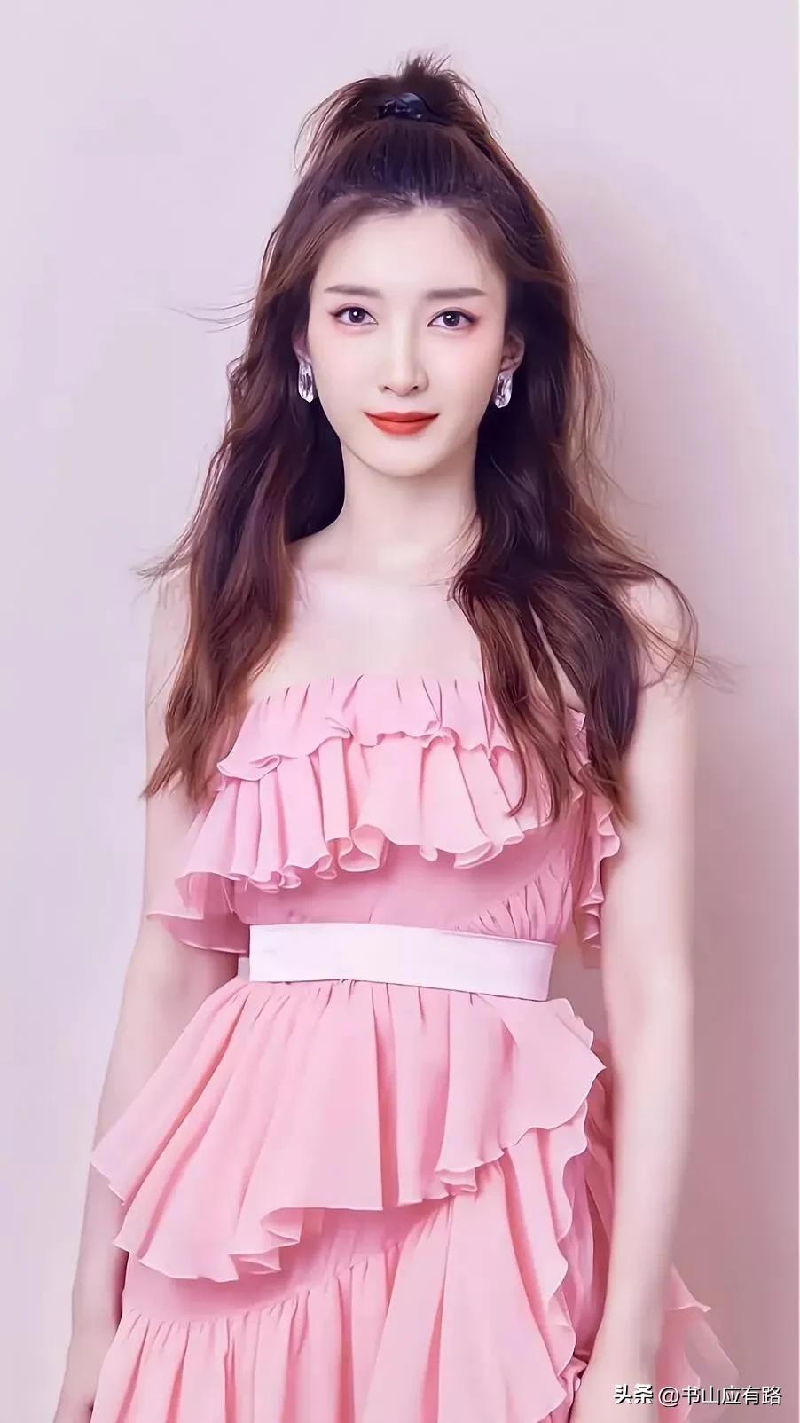 The beautiful Jiang Shuying - iNEWS