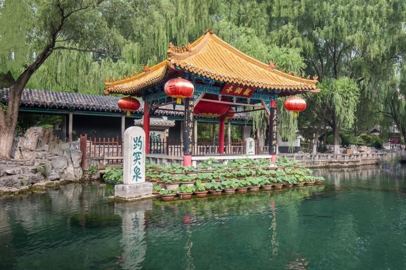 Jinan's No. 1 Spring in the World - Baotu Spring Park - iNEWS