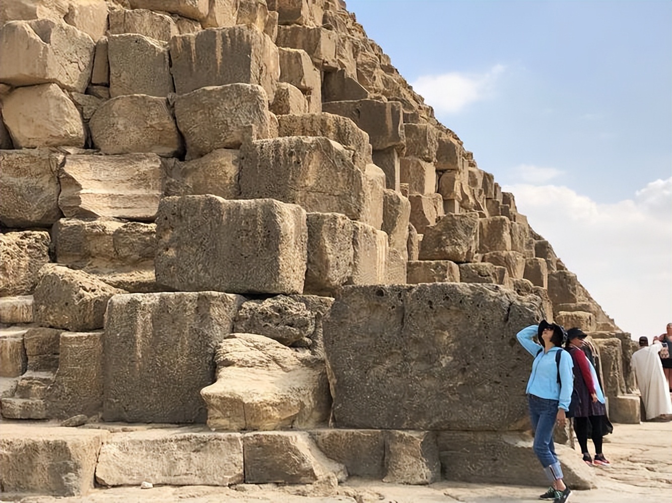 The mystery of the pyramid. One stone weighs 160 tons. How was it built ...