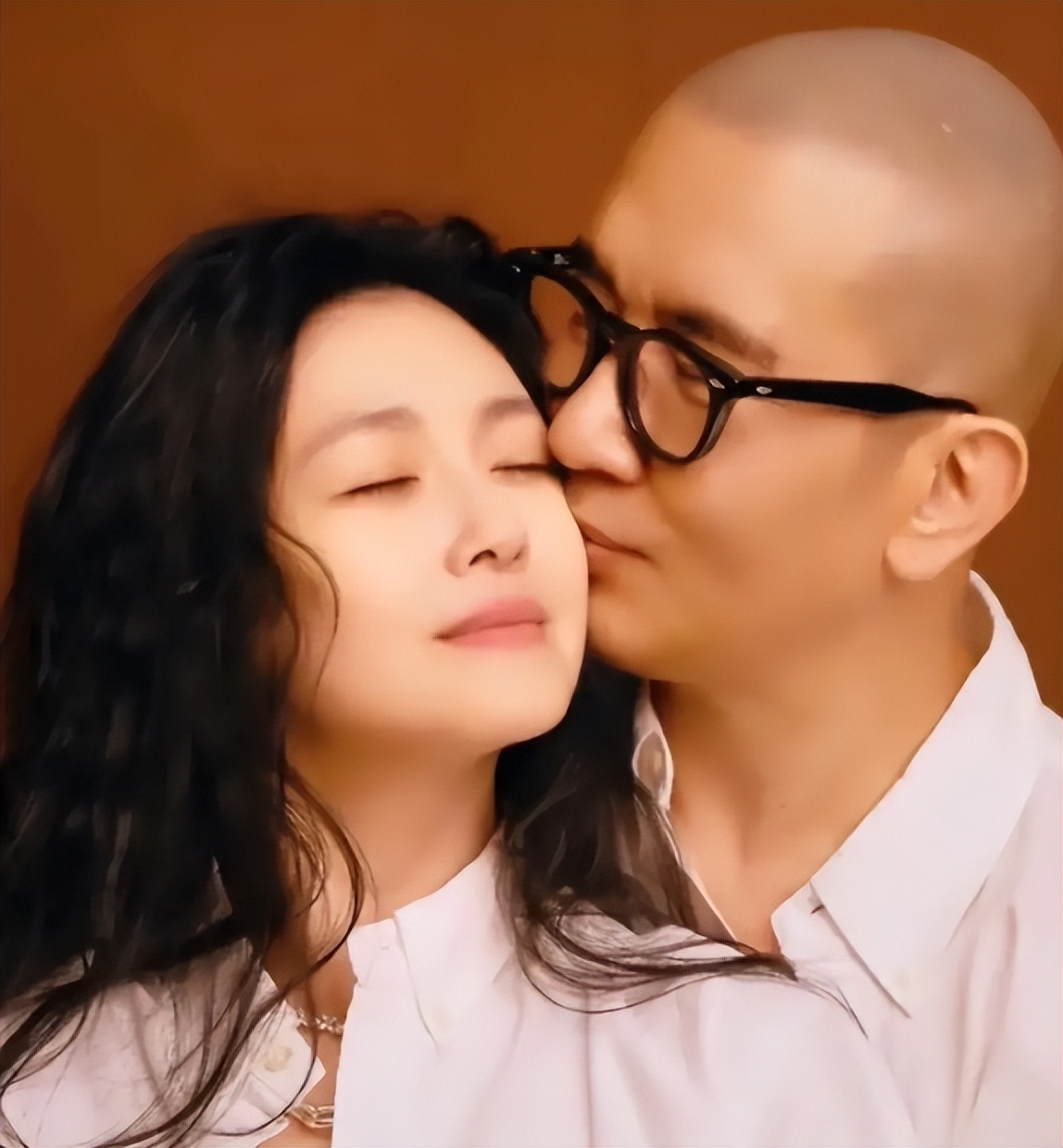 After peeing, little S revealed big S's living habits again, and Gu Junye personally fed her and ...