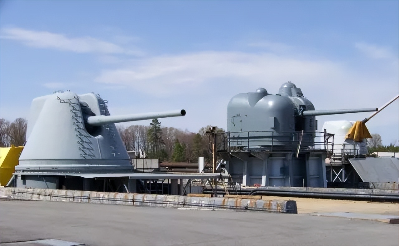 Aborted single-barreled heavy artillery - American 203mm MK71 naval gun ...