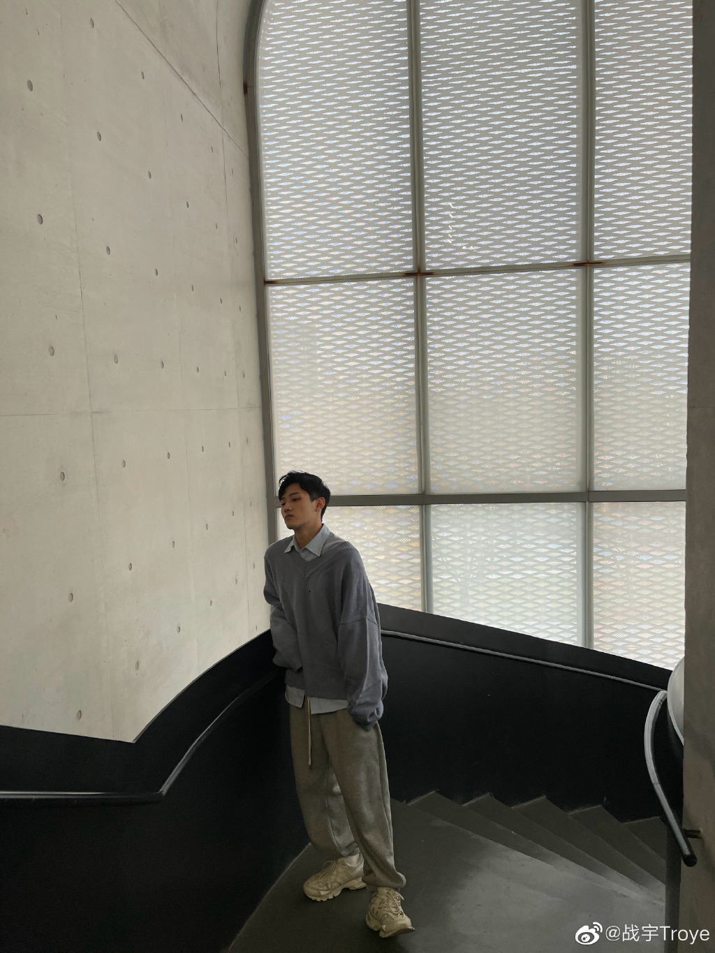 Zhan Yu: Who is this guy?He looks clean and handsome, and has ...