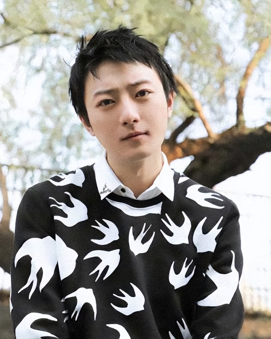 Su Xiaoting, who was locked in the shadow of Gao Qisheng, hunched over ...