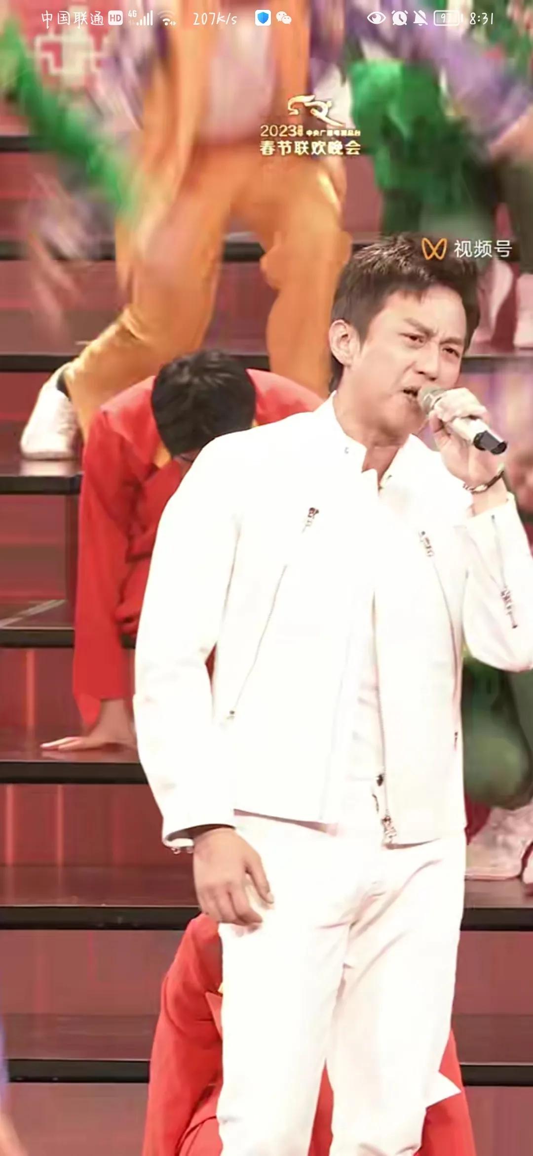 Deng Chao is singing again? He is so happy and all the good luck comes ...