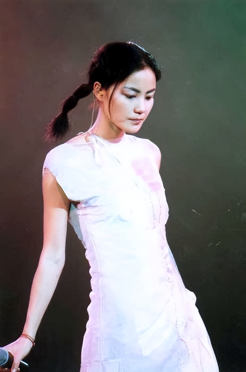 Faye Wong: In 2002, Guinness World Records "Best Cantonese Album Sales ...